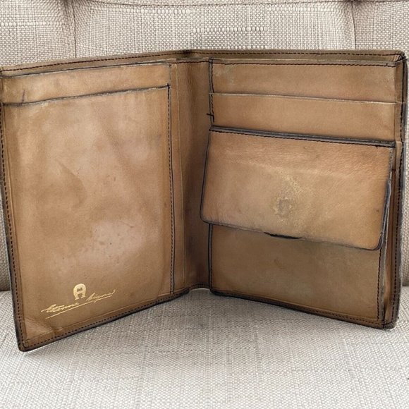 eitnee aigner | Bags | Eitnee Aigner Wallet Bi Fold Card Holder Biege ...